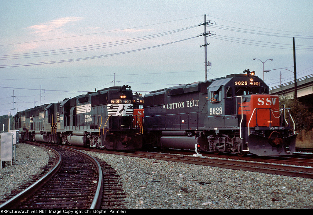 SSW 9628 Meets NS 7006 at Oliver Junction